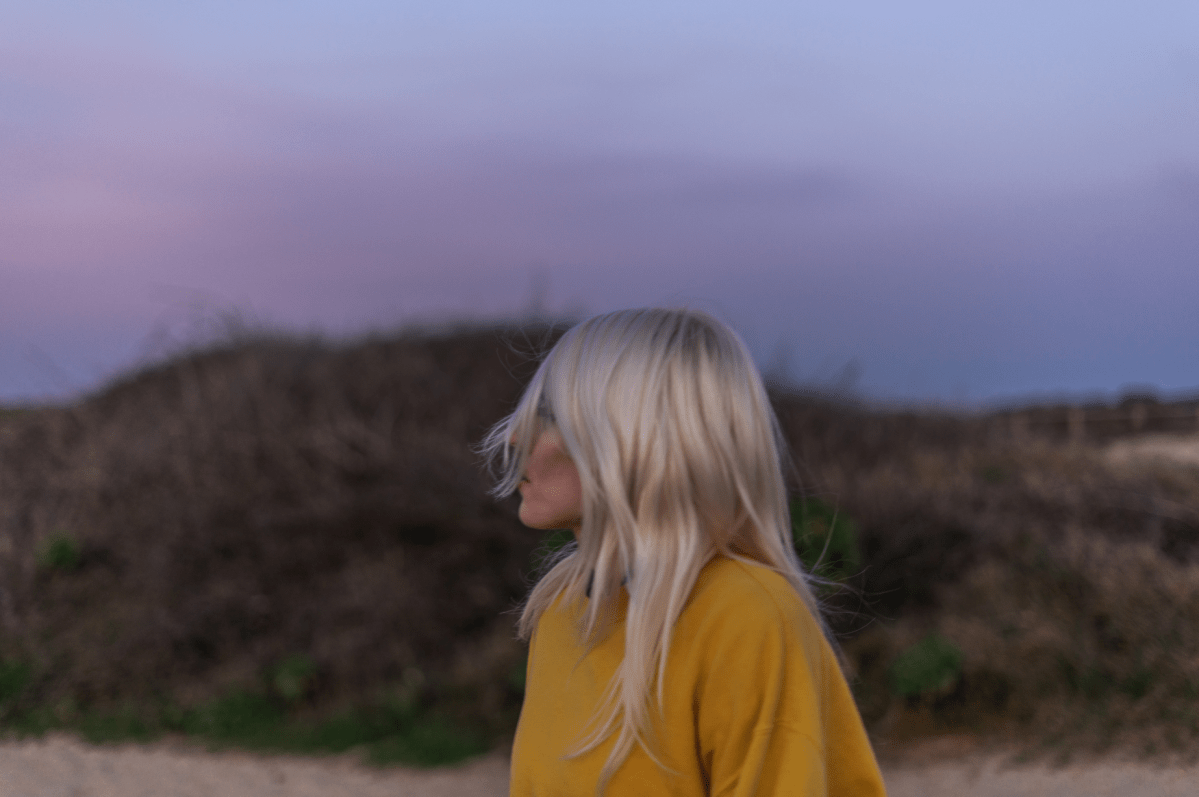 Carley Varley une artiste pop acoustique qui j’aime écrire des chansons ...